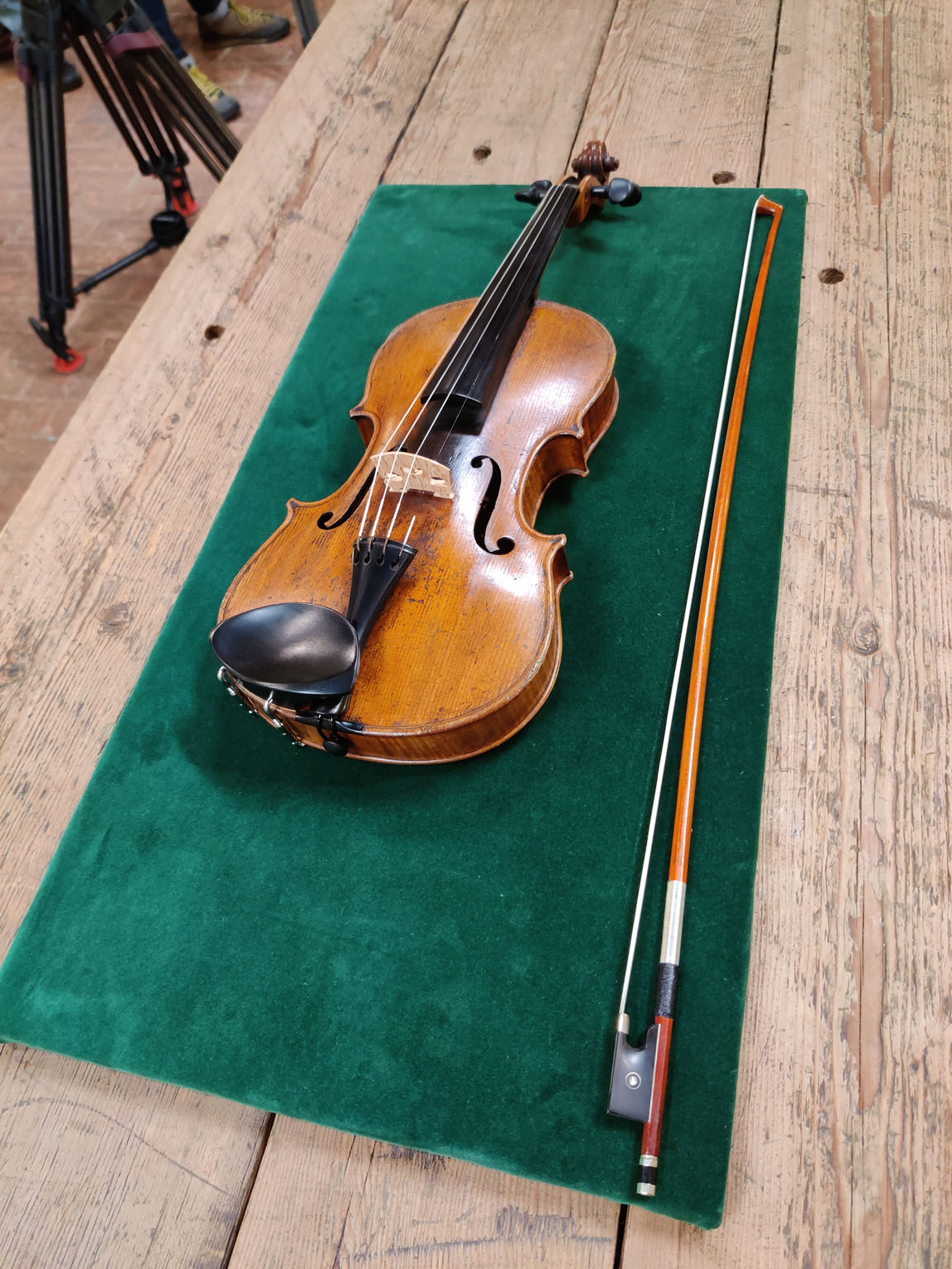 Viva Violins | BBC The Repair Shop - Viva Violins